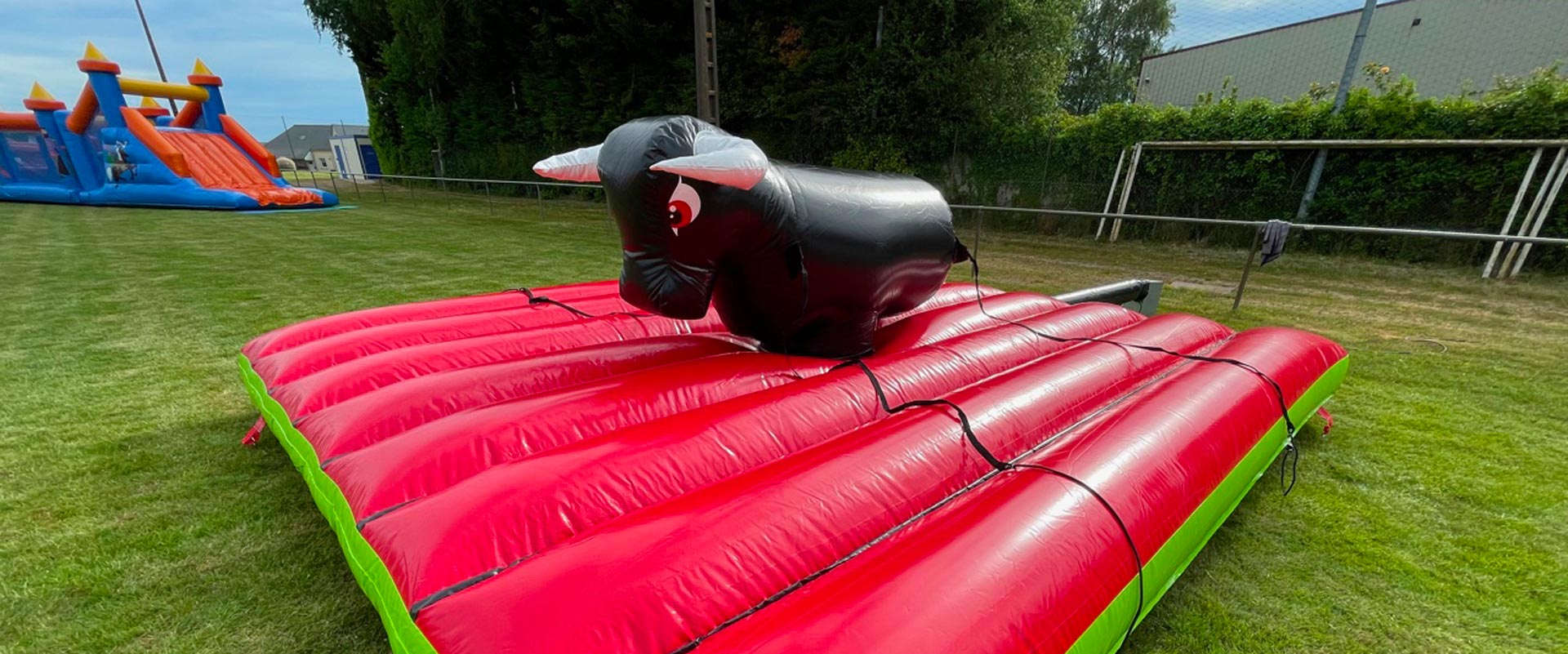 Taureau à sangles : le Red bull Rodéo - Happy Game